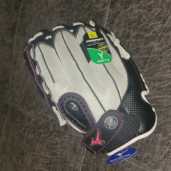 Mizuno | Accessories | Girls Softball Glove | Poshmark